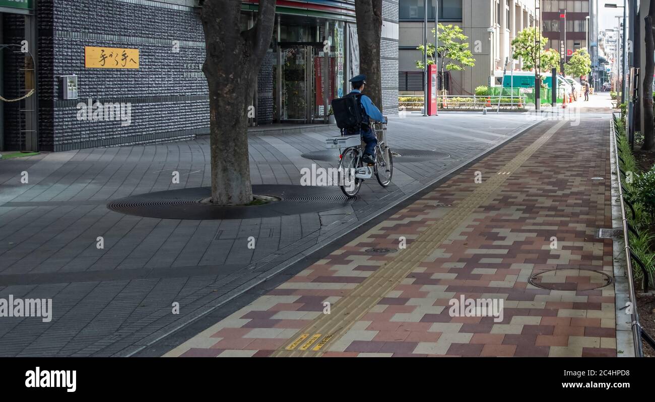 Policeman riding a bike hi-res stock photography and images - Alamy