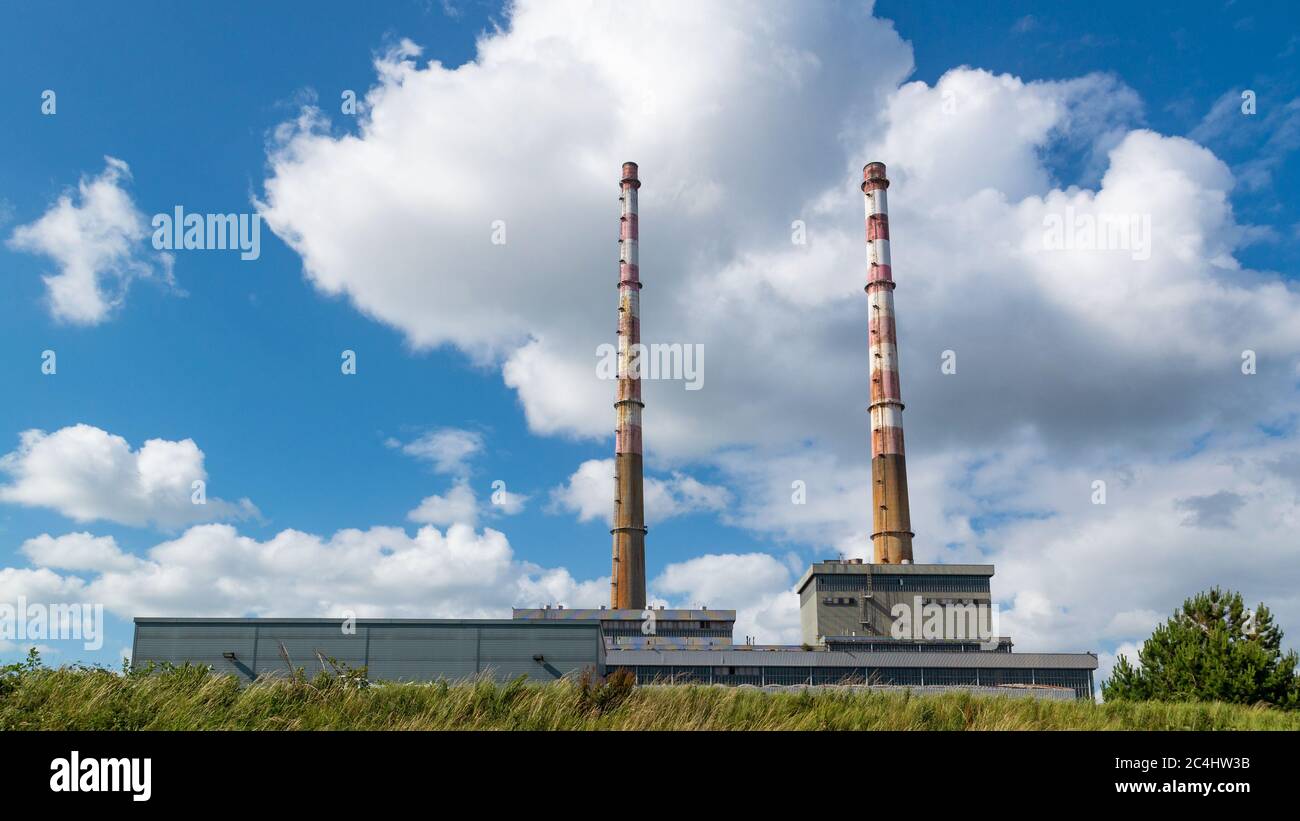 Poolbeg chimneys dublin hi-res stock photography and images - Alamy
