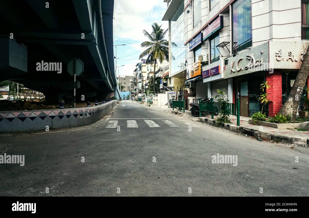 Empty street india hi-res stock photography and images - Alamy