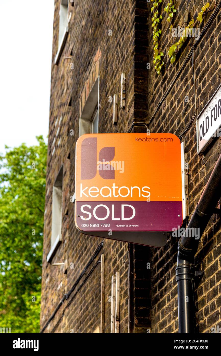 Real estate agent sign hi-res stock photography and images - Alamy