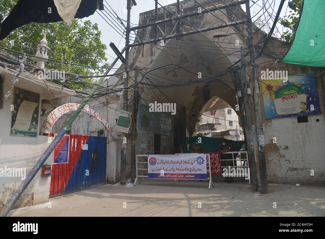 Lahore, Pakistan. 27th June, 2020. Pakistani people busy in their ...