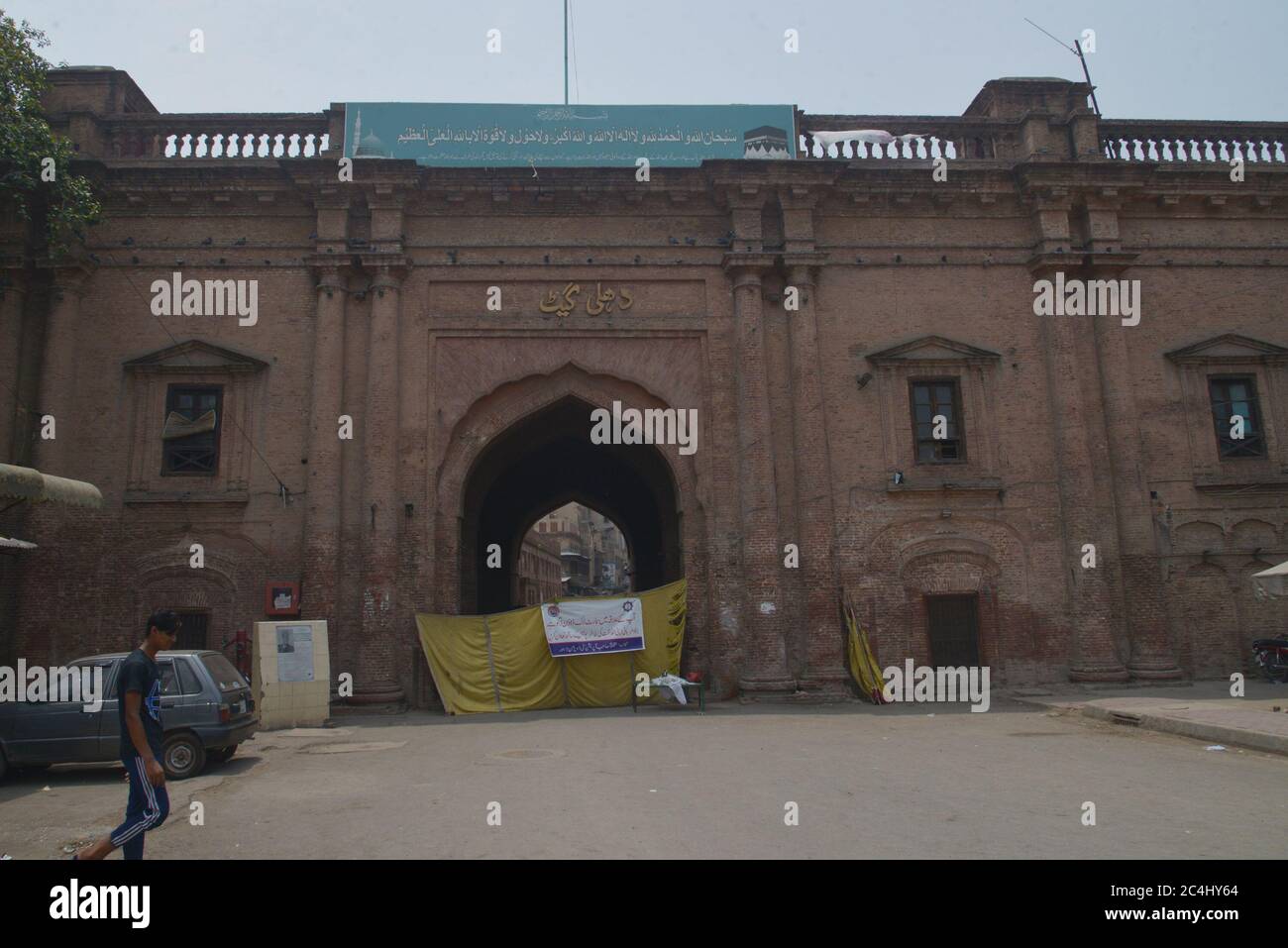 Lahore, Pakistan. 27th June, 2020. Pakistani people busy in their ...