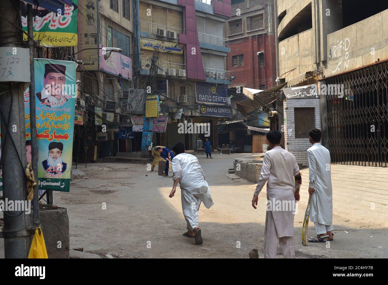 Lahore, Pakistan. 27th June, 2020. Pakistani people busy in their ...
