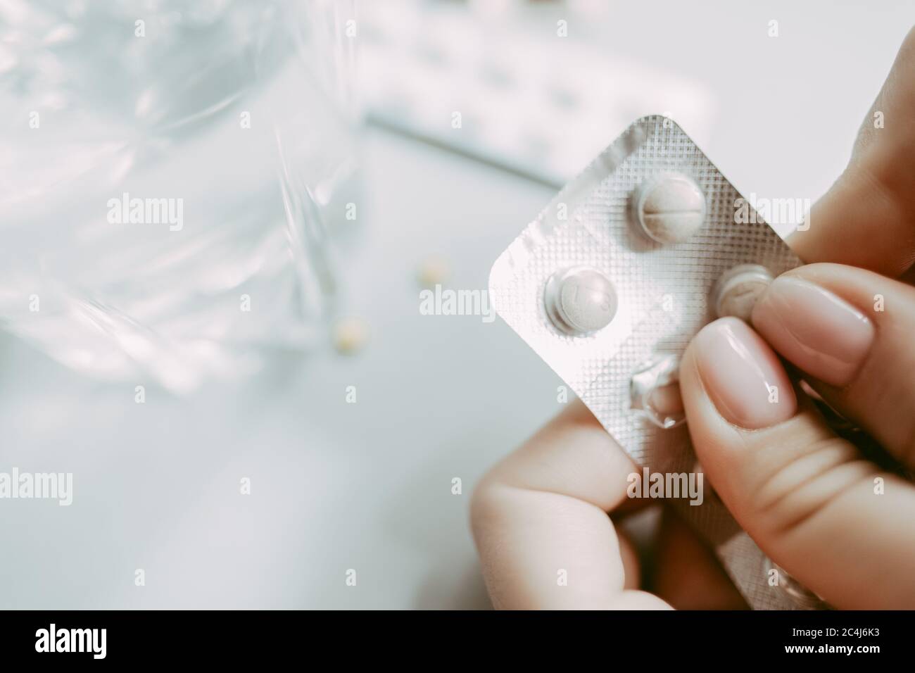 Hands holding the tablets pack and squeezes the pill Stock Photo - Alamy