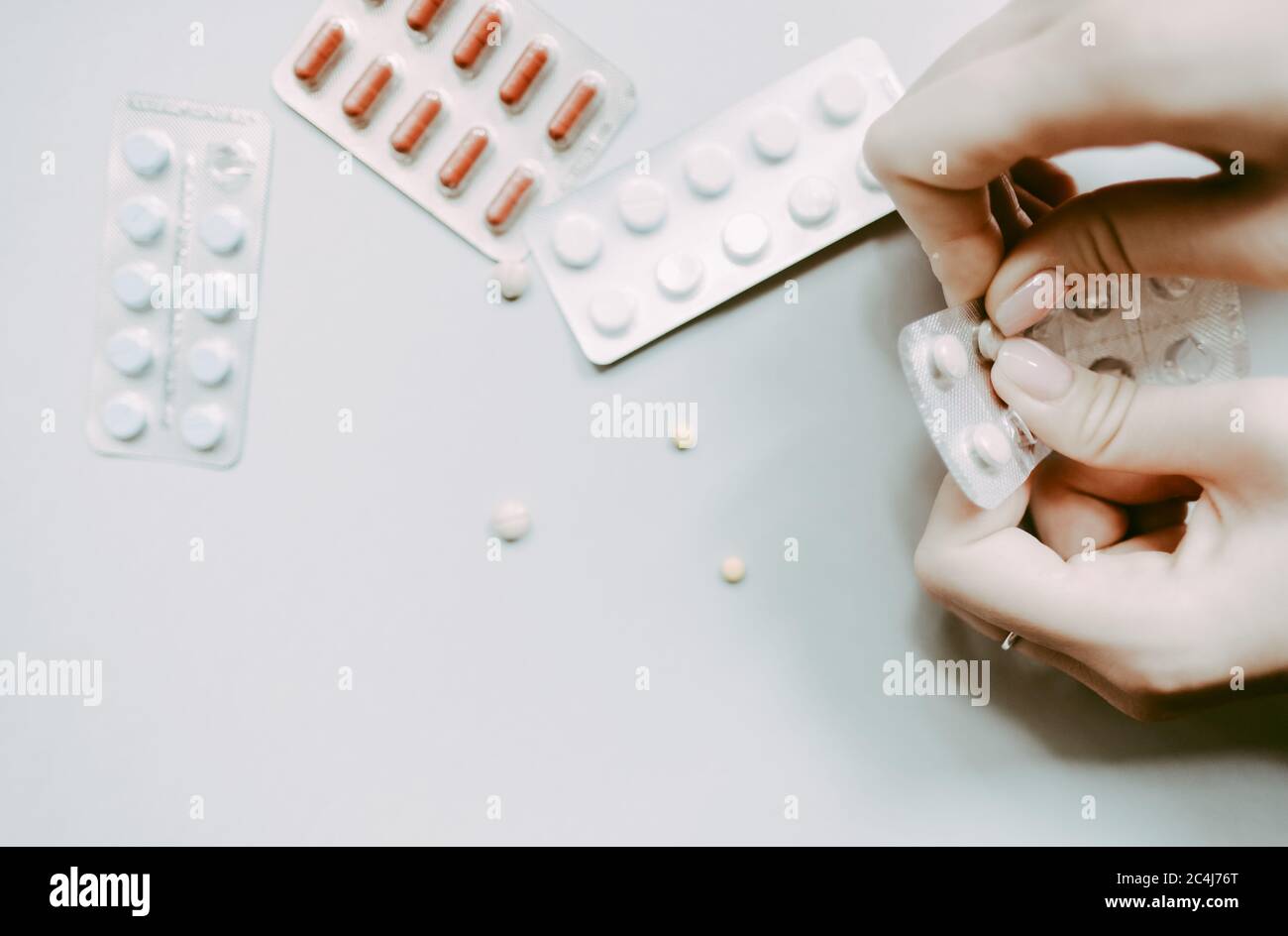 Hands holding the tablets pack and squeezes the pill Stock Photo - Alamy