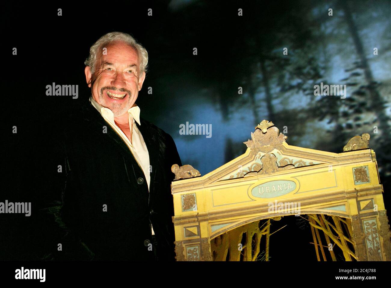 INSIDE WAGNER'S HEAD written & performed by Simon Callow at the Linbury ...