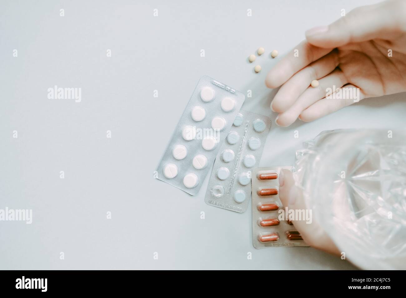 Hands holding the tablets pack Stock Photo - Alamy