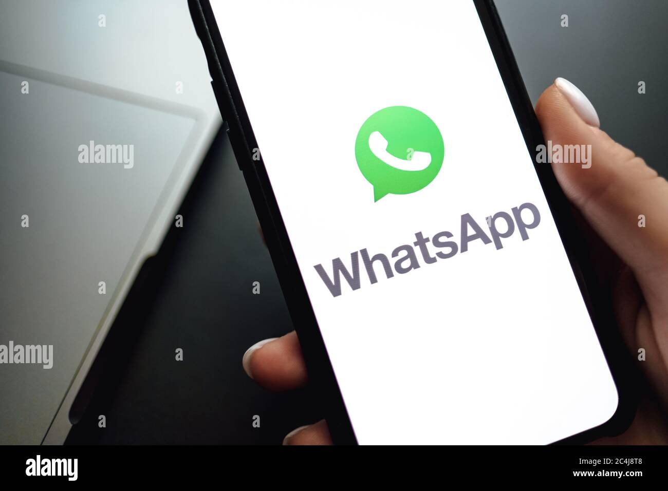 Whatsapp screen shot hi-res stock photography and images - Alamy