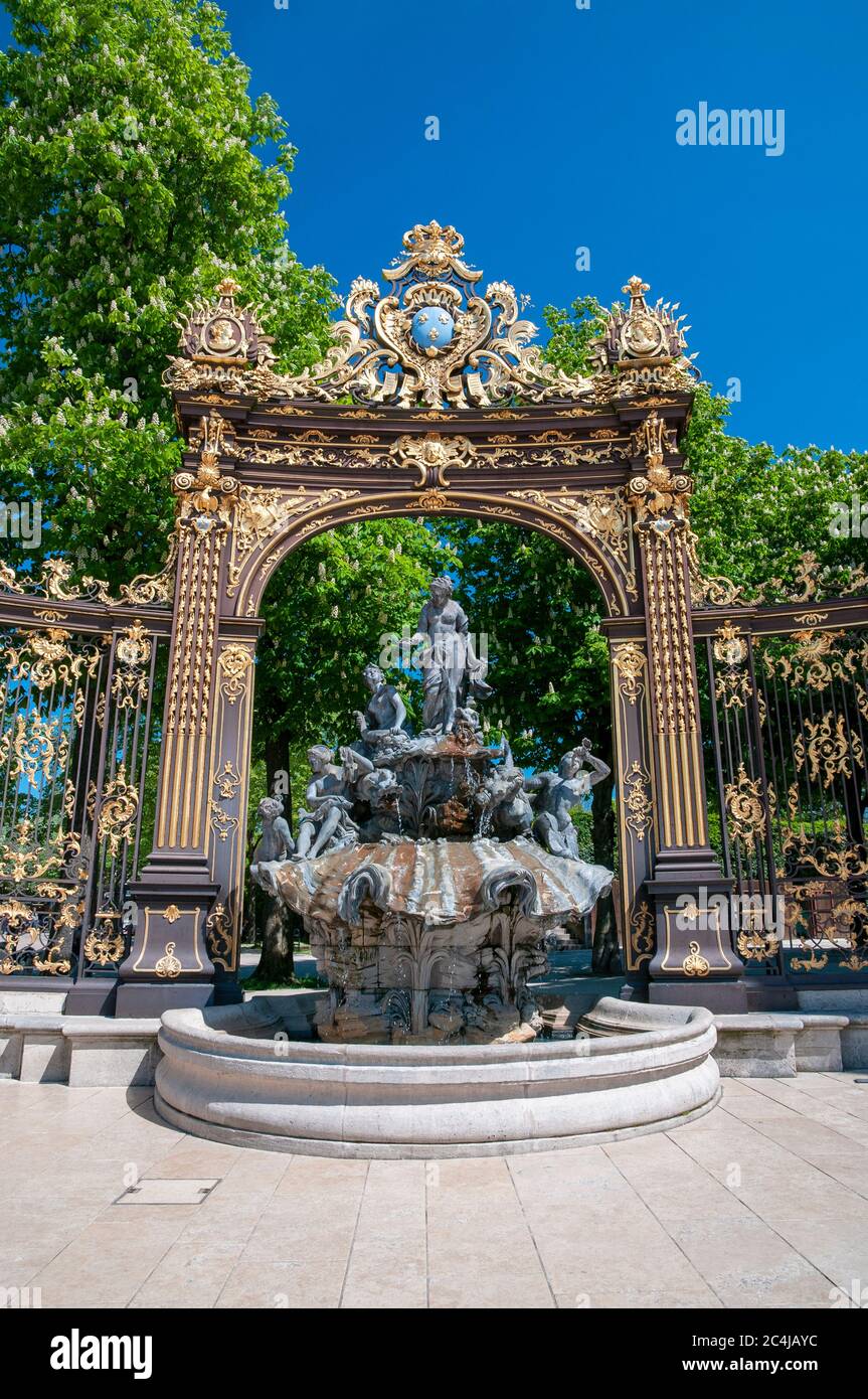 Gilded wrought iron gates hi-res stock photography and images - Alamy