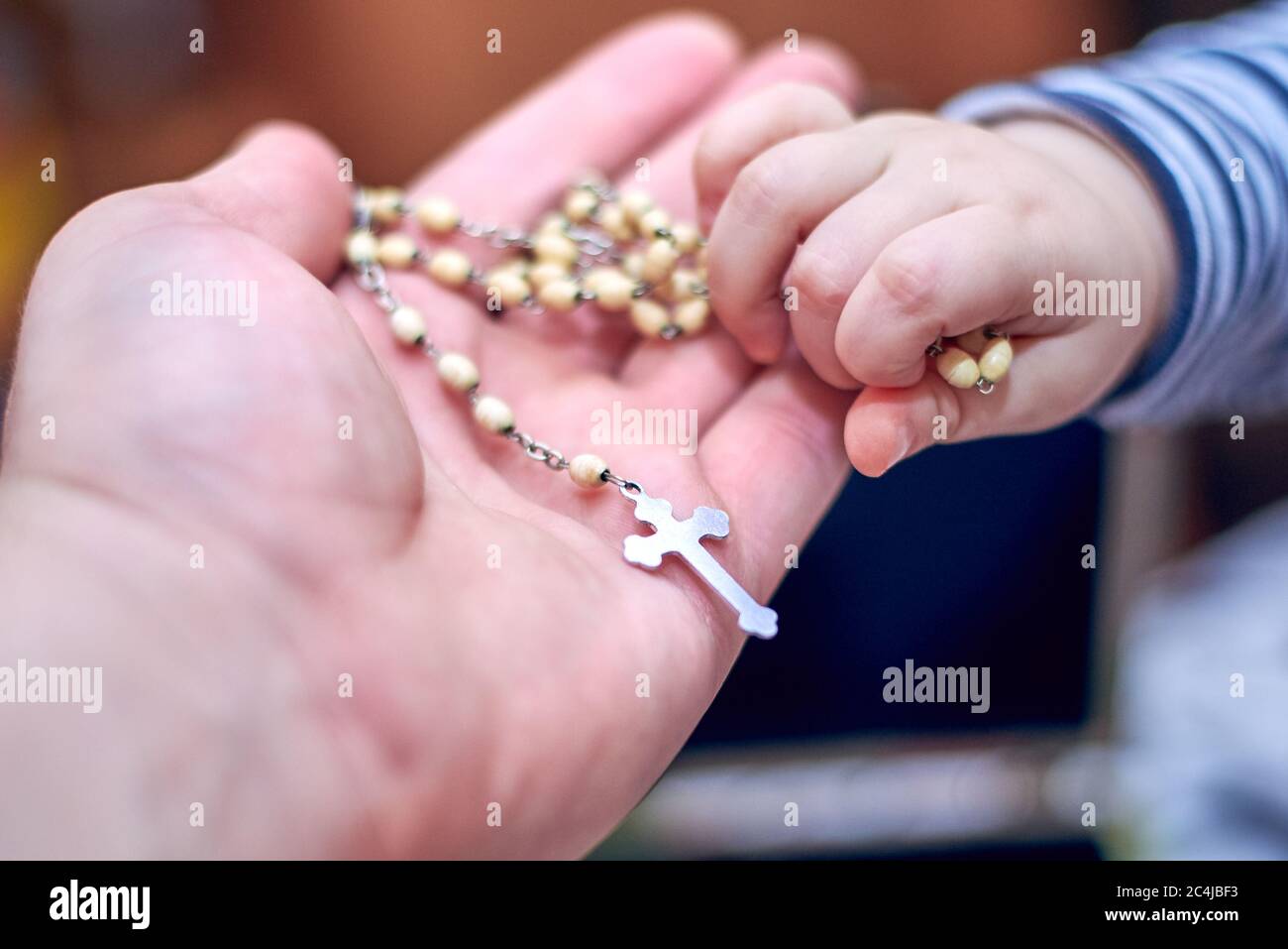 Family praying rosary hi-res stock photography and images - Alamy