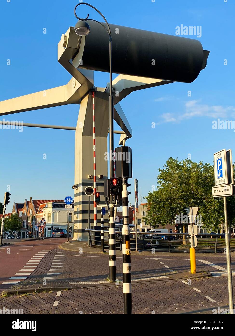 Bascule bridge counterweight hi-res stock photography and images - Alamy