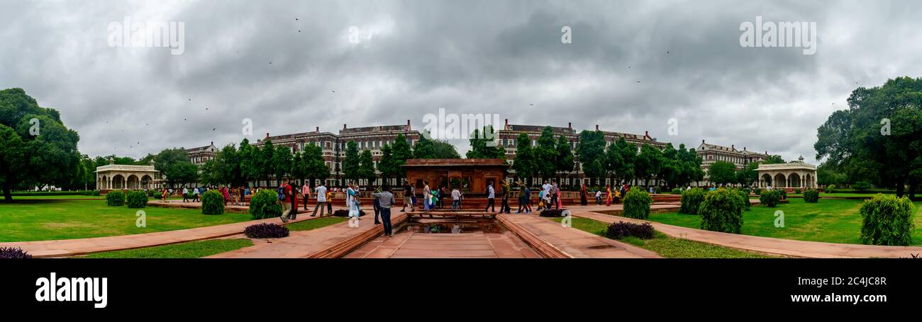 Garden red fort delhi hi-res stock photography and images - Alamy