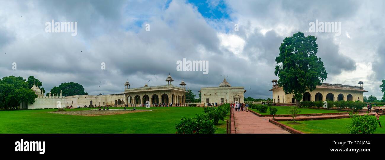 Garden red fort delhi hi-res stock photography and images - Alamy