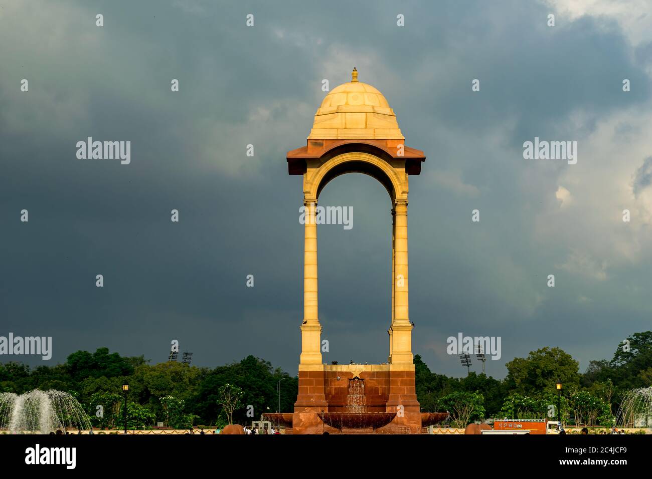 India Gate, Delhi, India; 16-Aug-2019; a stone canopy Stock Photo - Alamy
