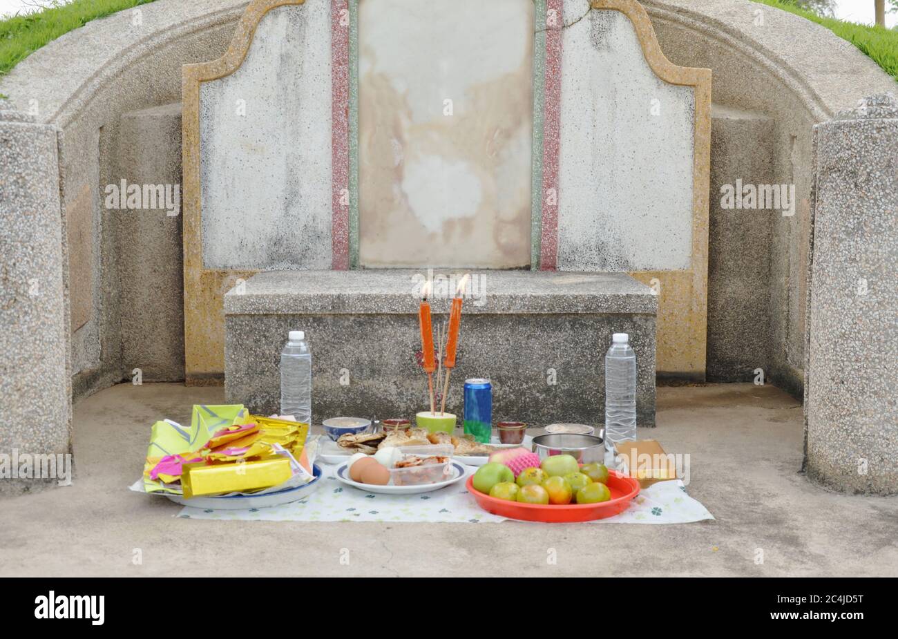Tomb Offering Chinese High Resolution Stock Photography and Images - Alamy