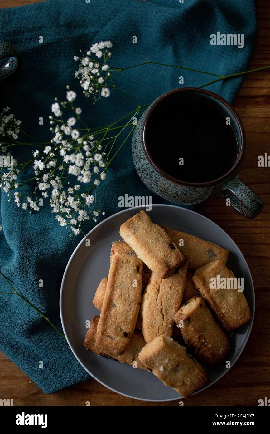 Shortbread flowers hi-res stock photography and images - Alamy