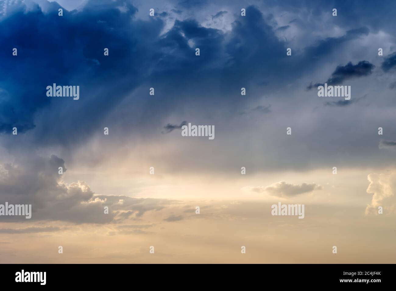 Thunder sky hi-res stock photography and images - Alamy