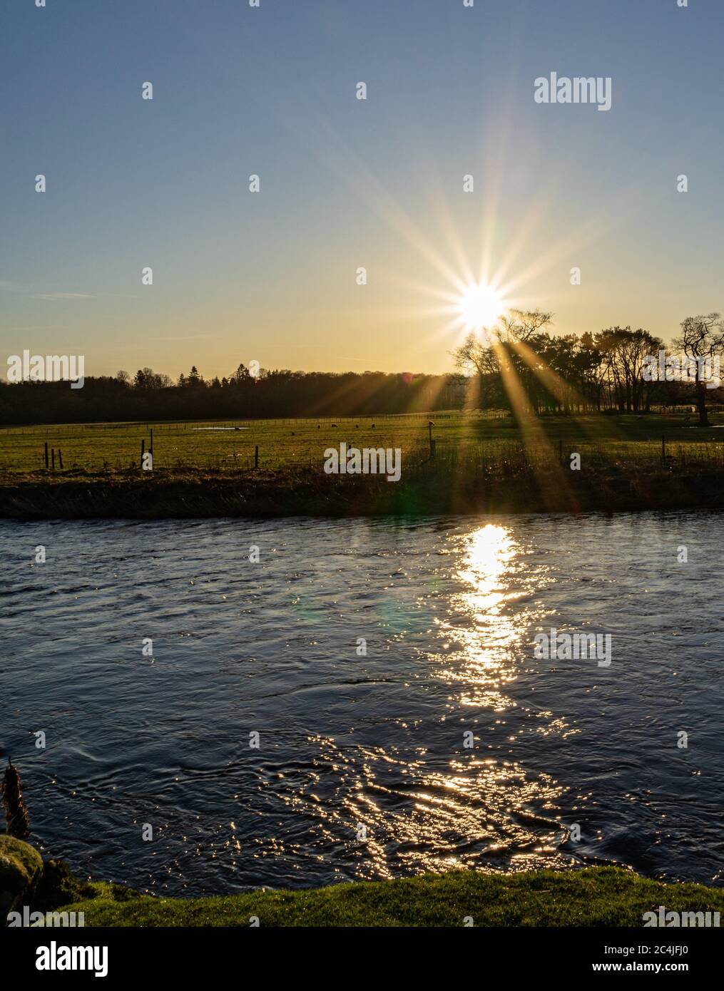 Sun burst sunstar hi-res stock photography and images - Alamy