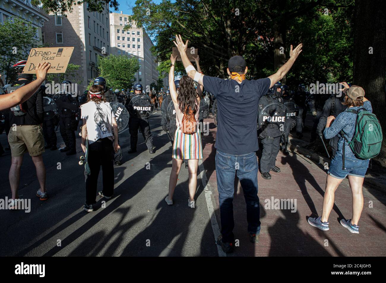 Protesters confront police george floyd hi-res stock photography and ...