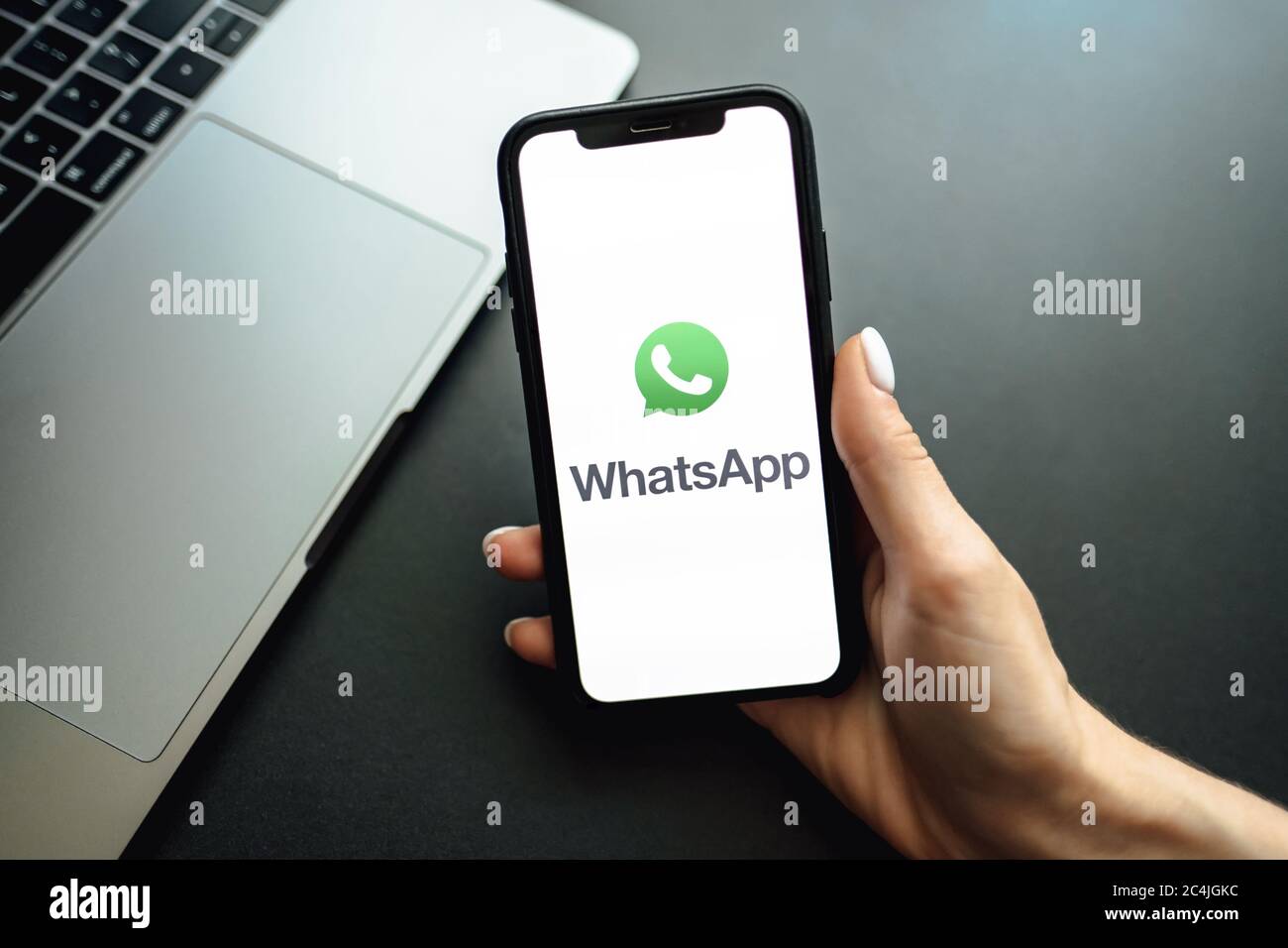 Whatsapp screen shot hi-res stock photography and images - Alamy