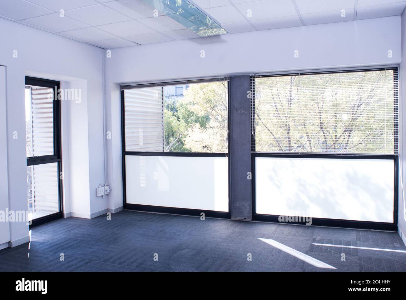 Office partition hi-res stock photography and images - Alamy