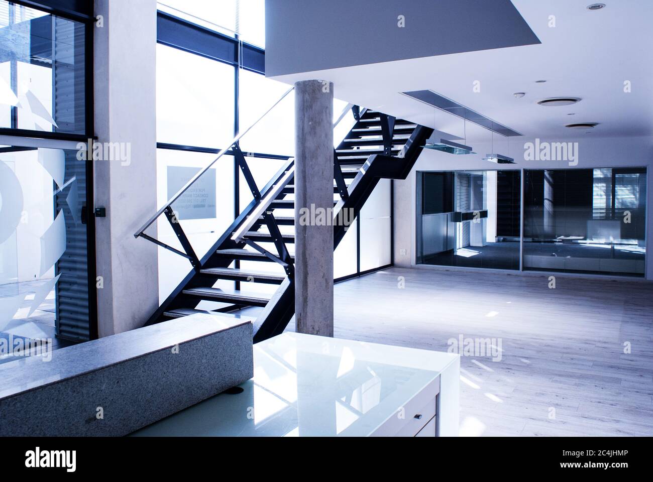 Empty office space hi-res stock photography and images - Alamy