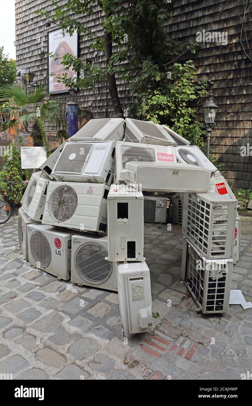 Igloo shape hi-res stock photography and images - Alamy