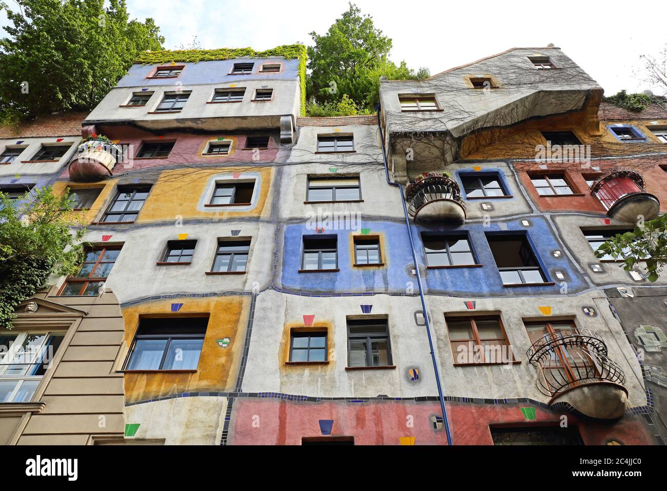 Colourful facade hundertwasser house vienna hi-res stock photography ...