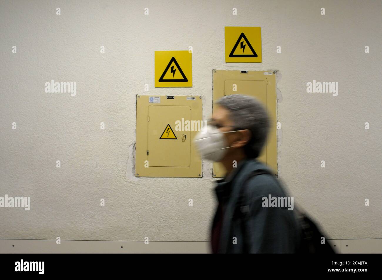 Electrical risk signal hi-res stock photography and images - Alamy