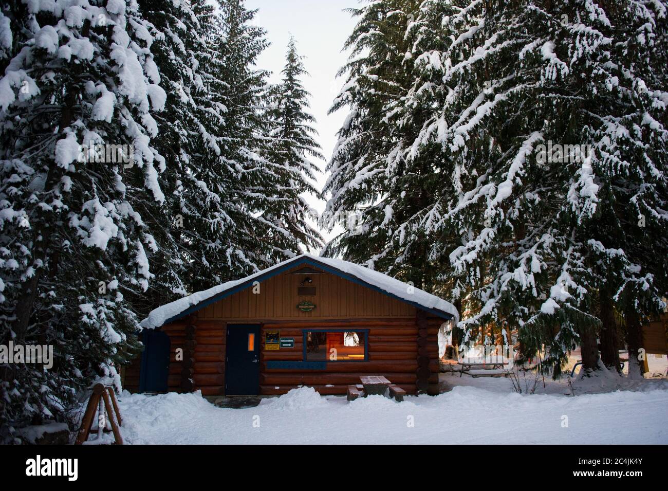 Warming hut hi-res stock photography and images - Alamy
