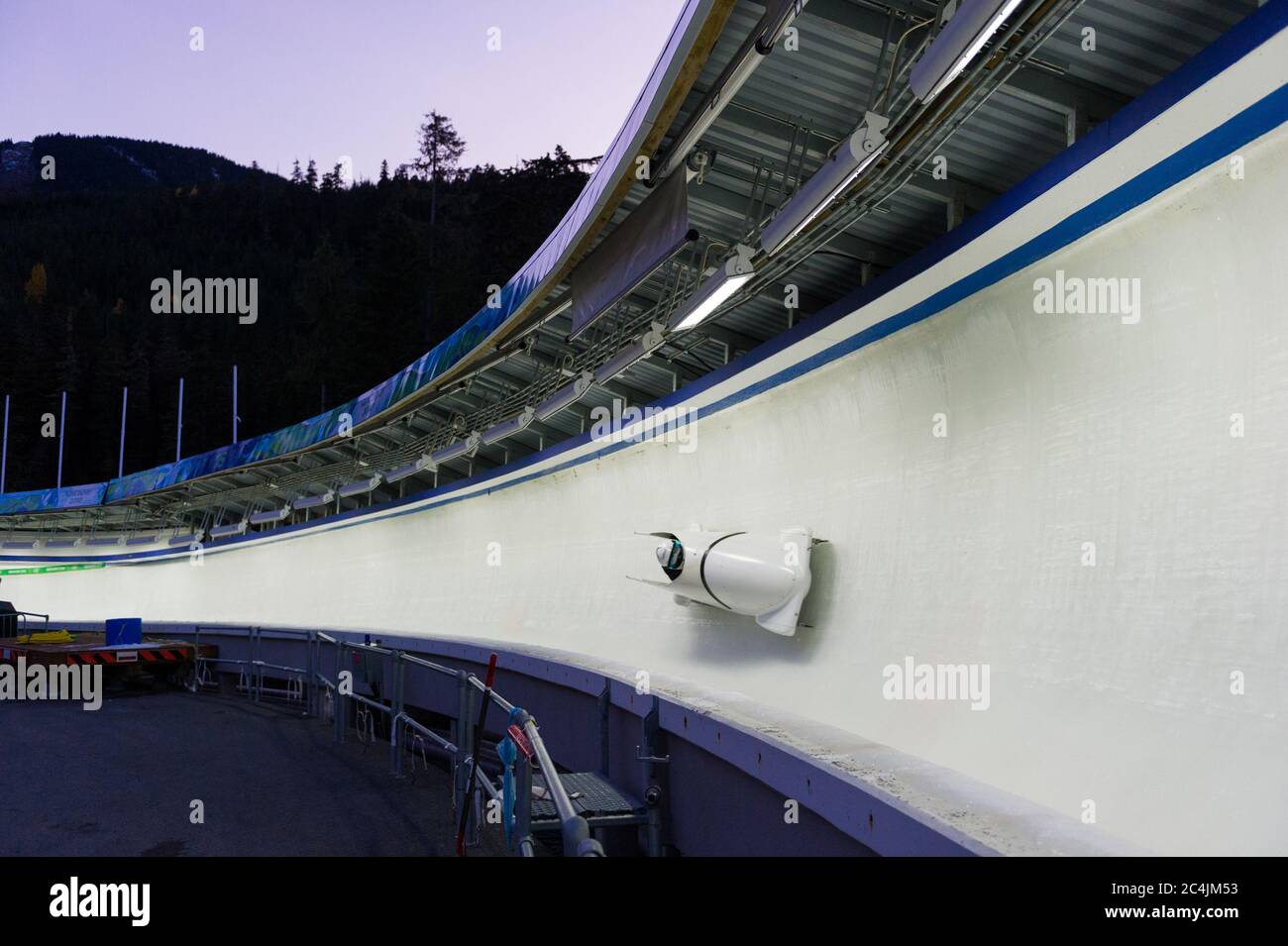 Bobsleigh competing whistler sliding centre hi-res stock photography ...