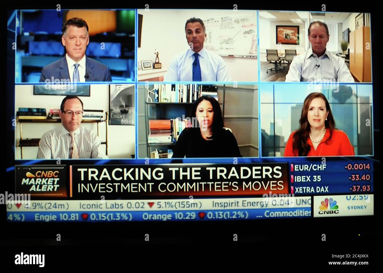 Tv screen news hi-res stock photography and images - Alamy