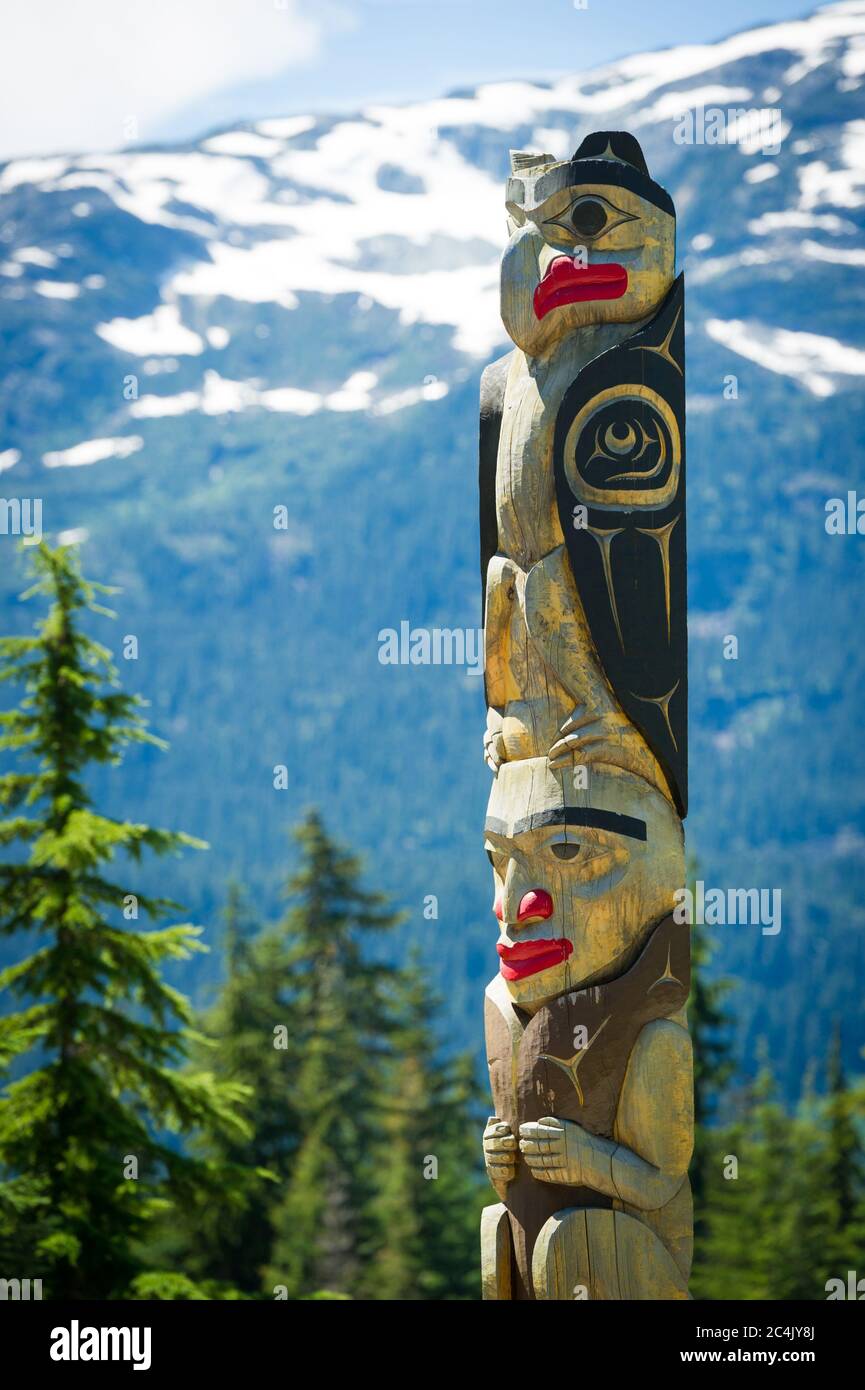 Canada totem pole hi-res stock photography and images - Alamy