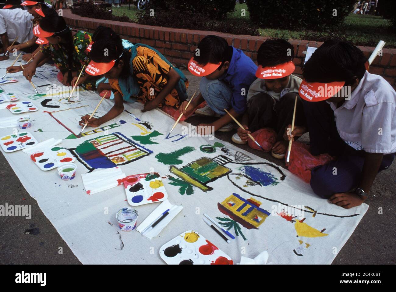 people doing art Stock Photo - Alamy