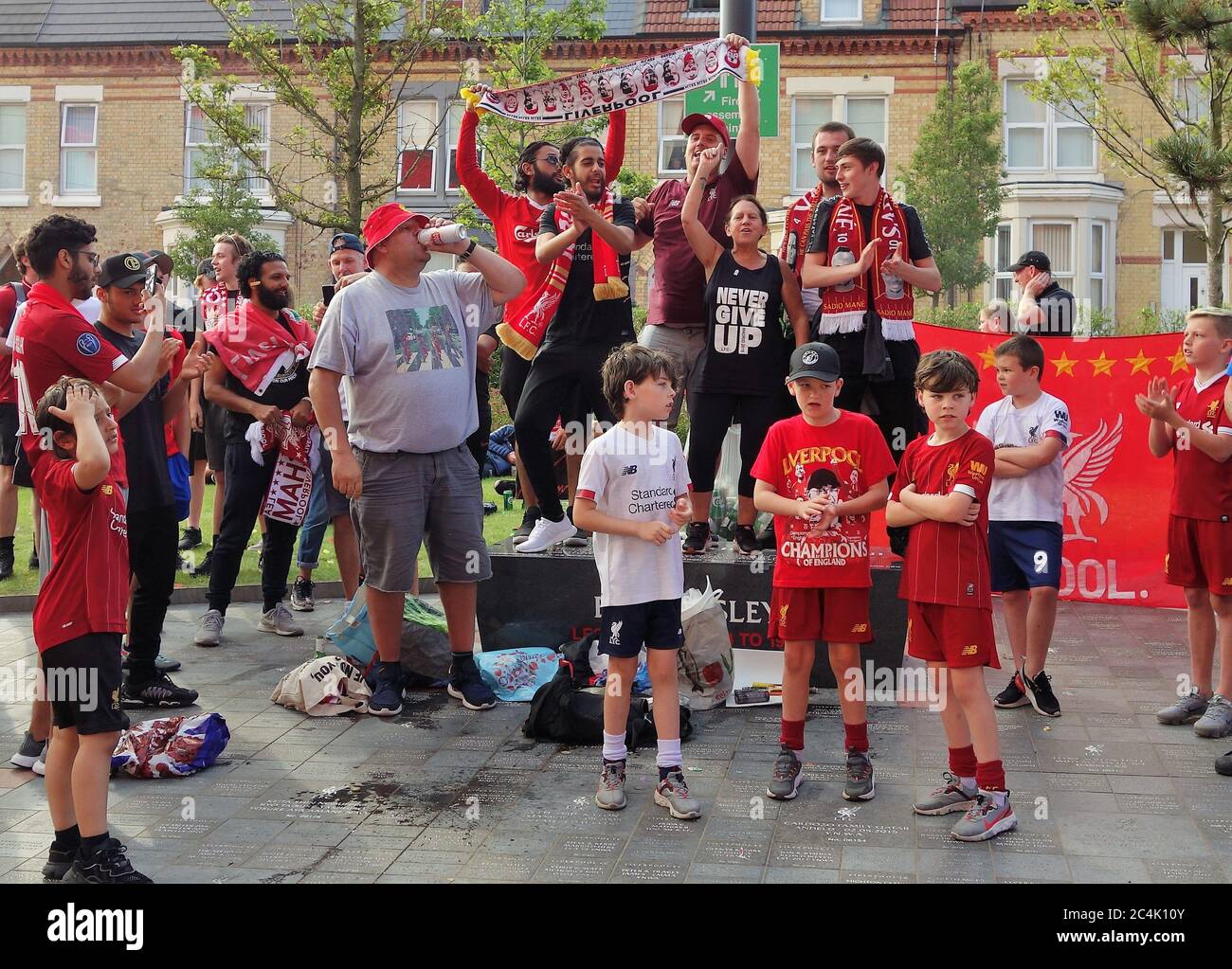Liverpool celebrate anfield hi-res stock photography and images - Alamy