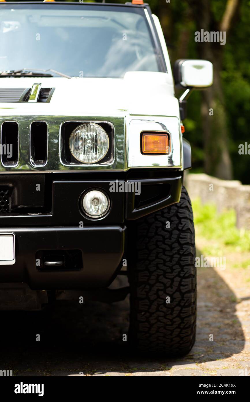 White Hummer Wallpaper