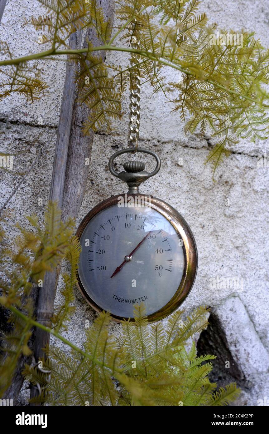 Vintage thermometer hi-res stock photography and images - Alamy