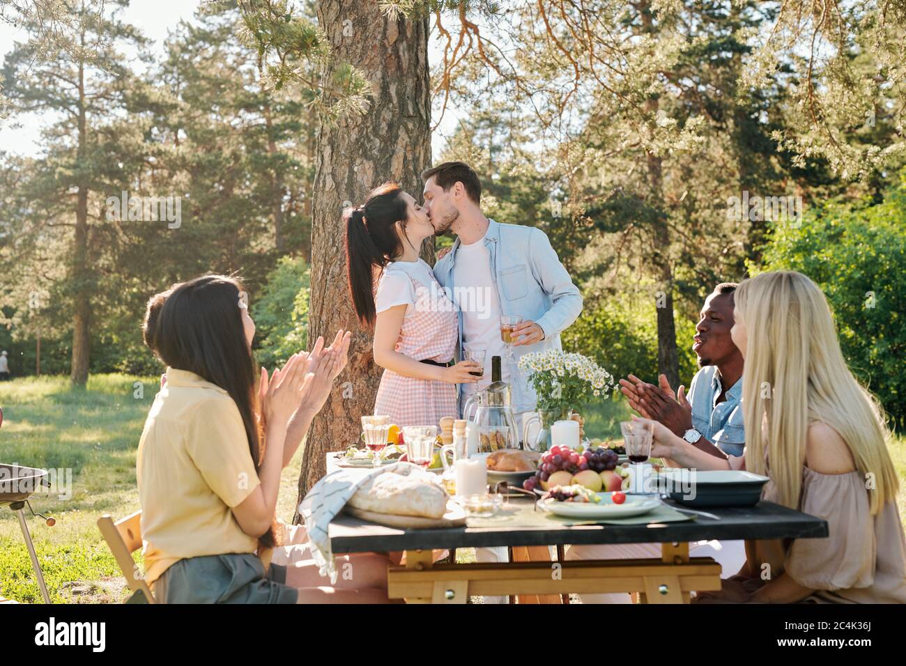 Couple kissing dinner table hi-res stock photography and images - Alamy