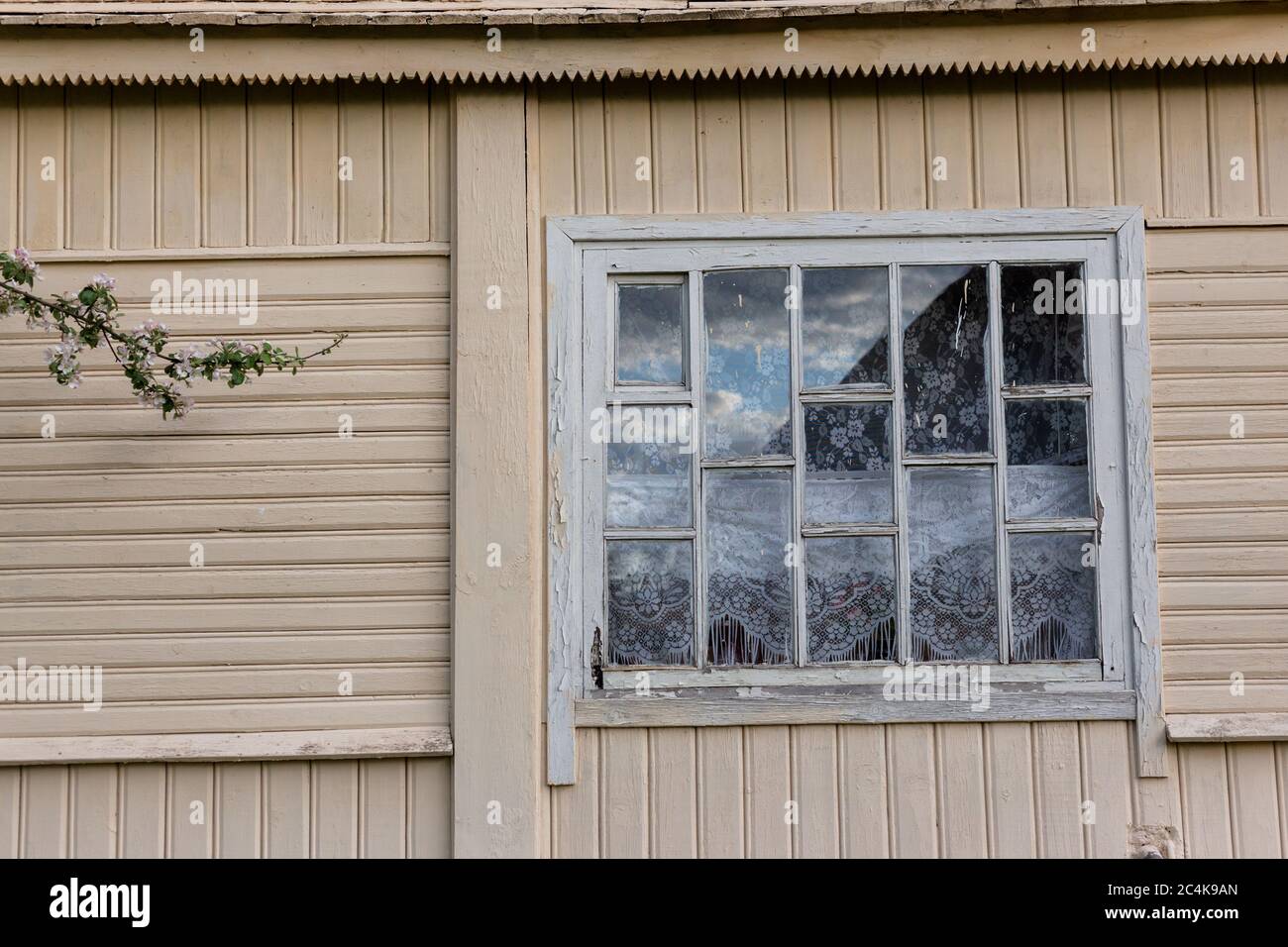 Window in the cottage. Window in a rural house Stock Photo - Alamy