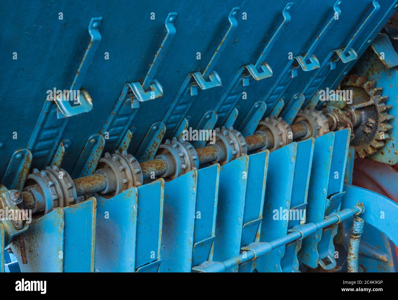 Old sowing machine hi-res stock photography and images - Alamy