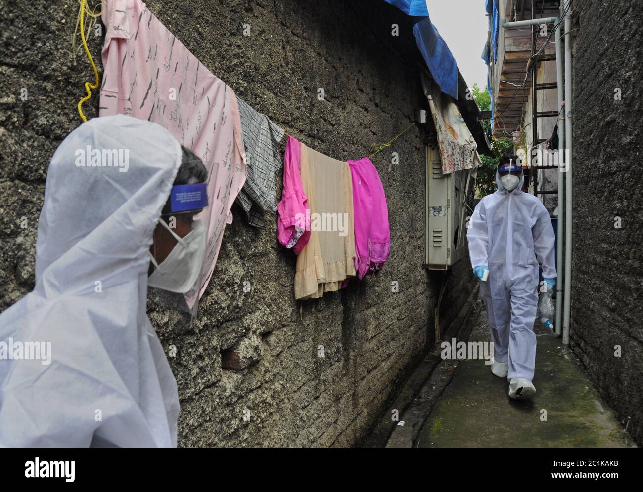 Workers in slum hi-res stock photography and images - Alamy