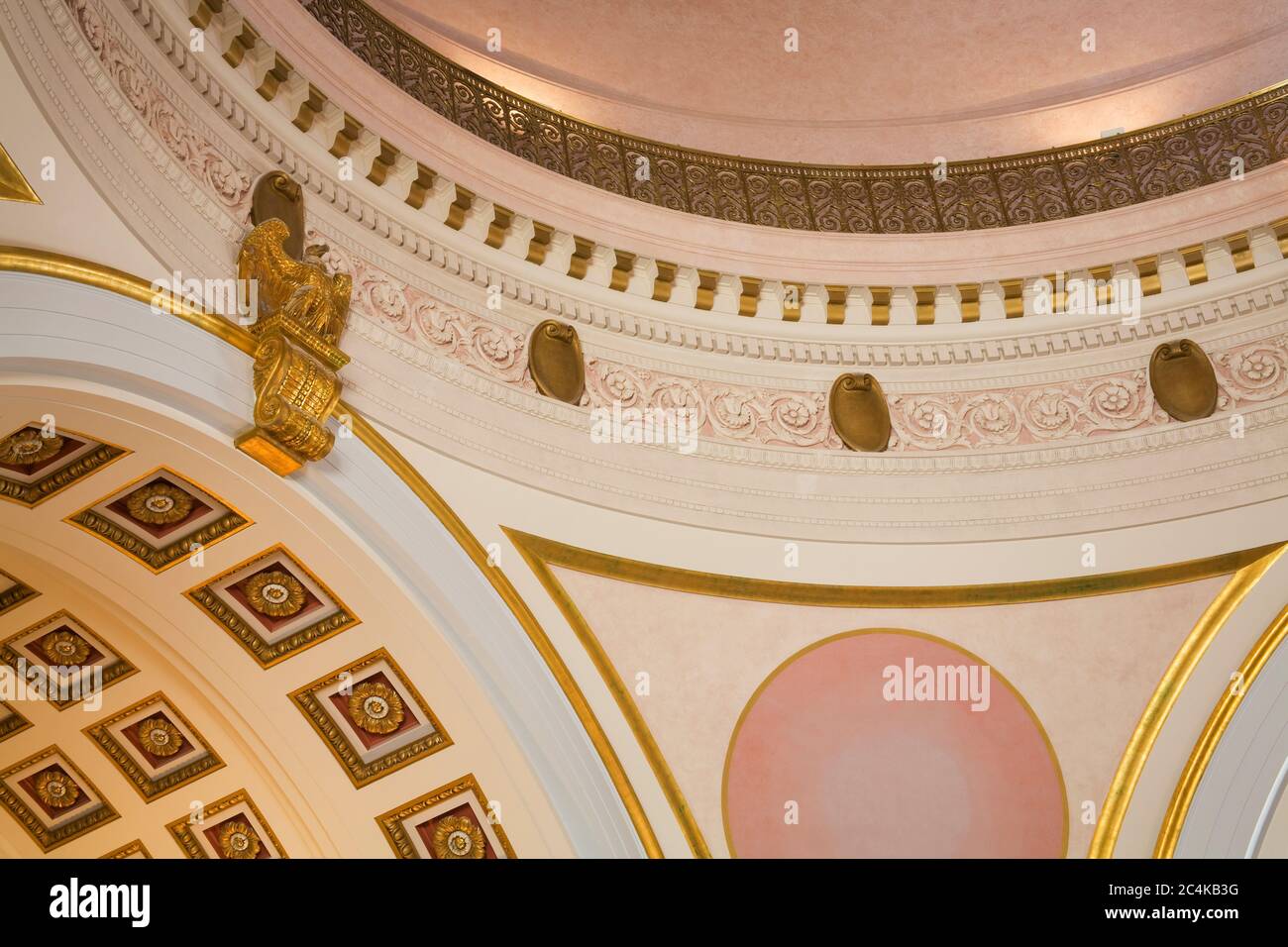 Rotunda in state capitol hi-res stock photography and images - Alamy