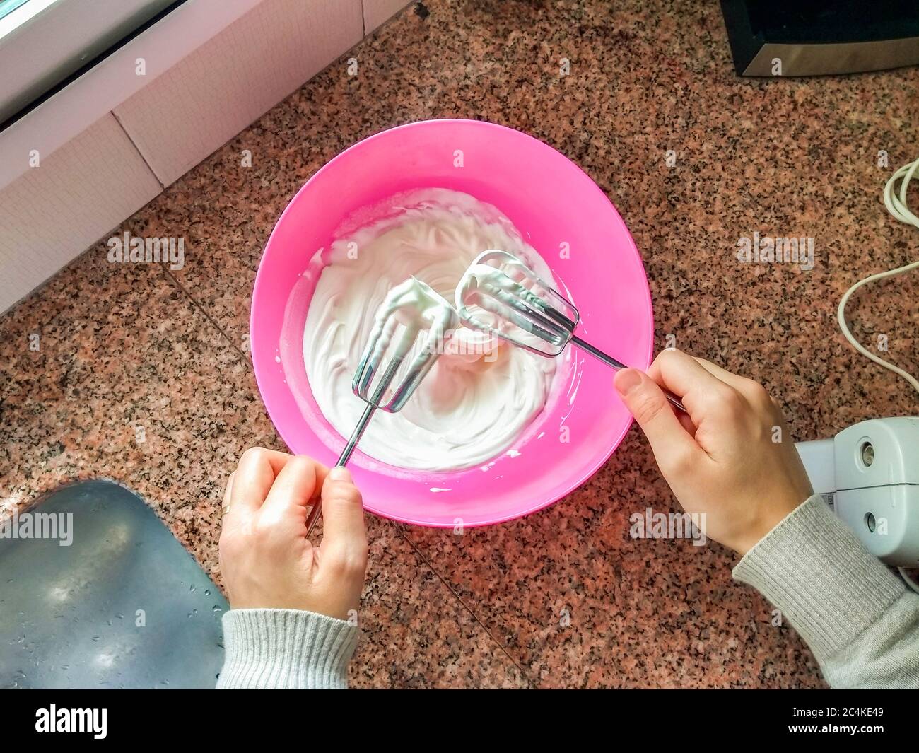 Mixing cream hi-res stock photography and images - Alamy
