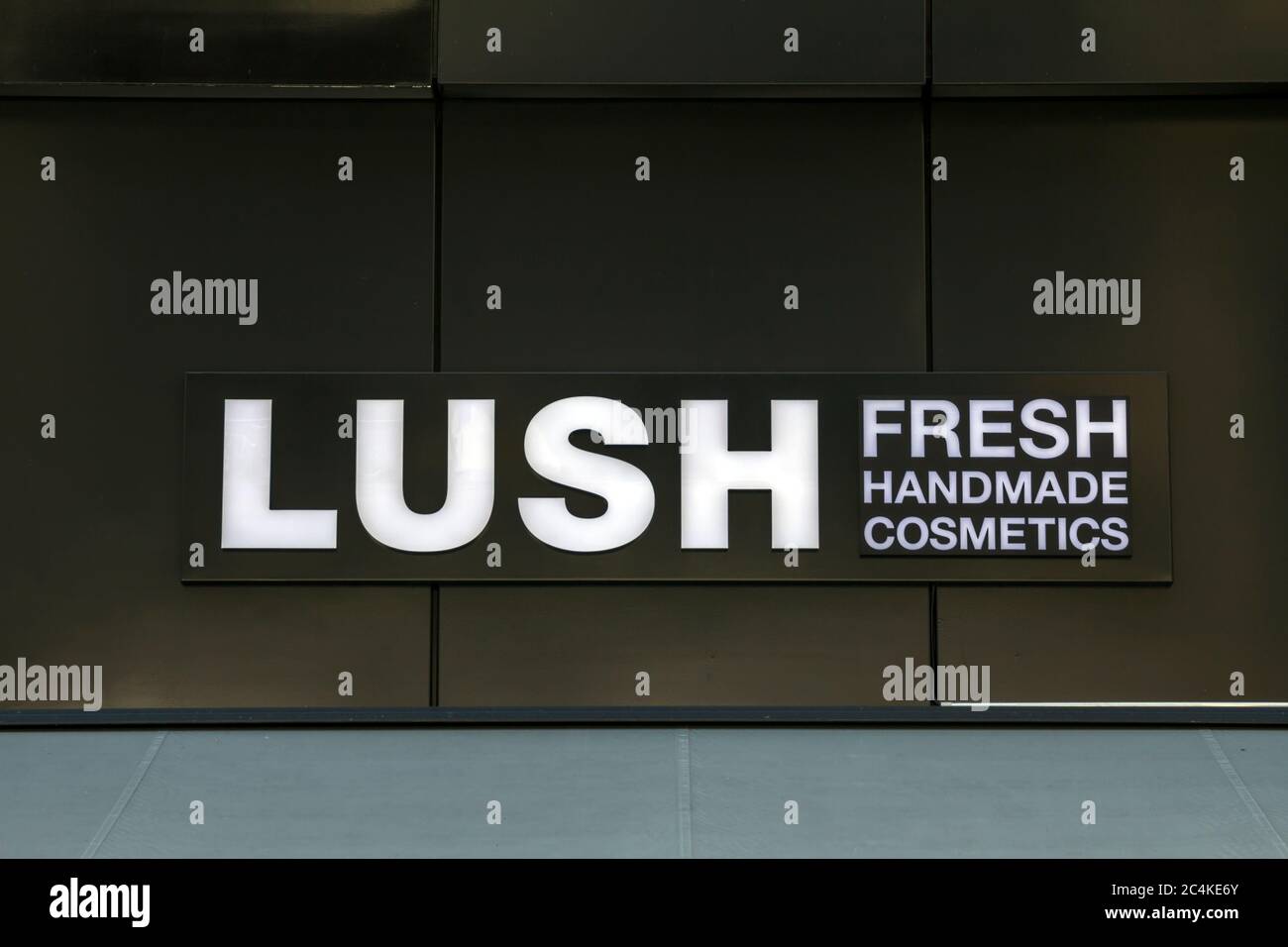 Sign cosmetics shop lush hi-res stock photography and images - Alamy