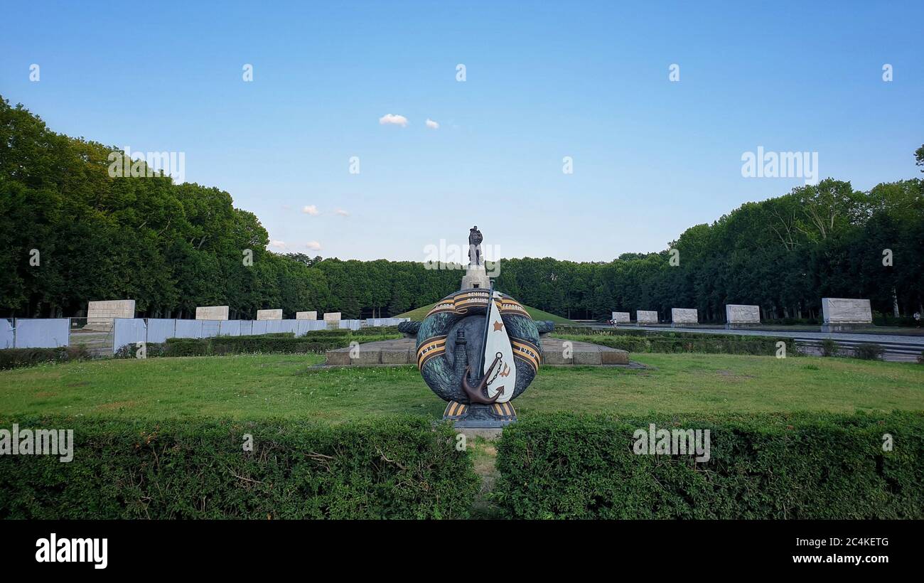Reich memorial soldier hi-res stock photography and images - Alamy