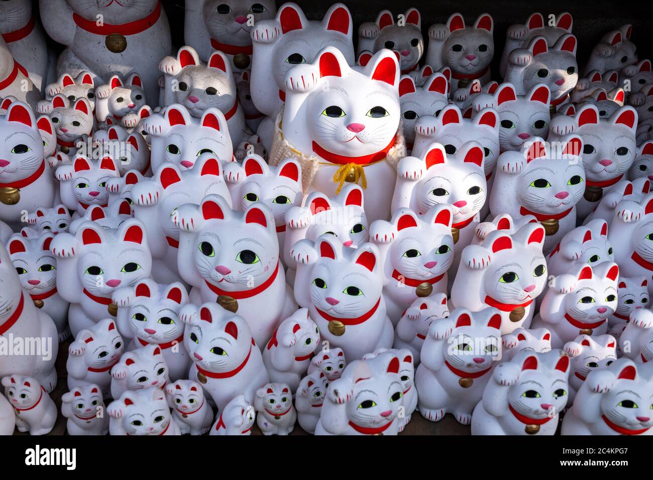 Statues cats hi-res stock photography and images - Alamy