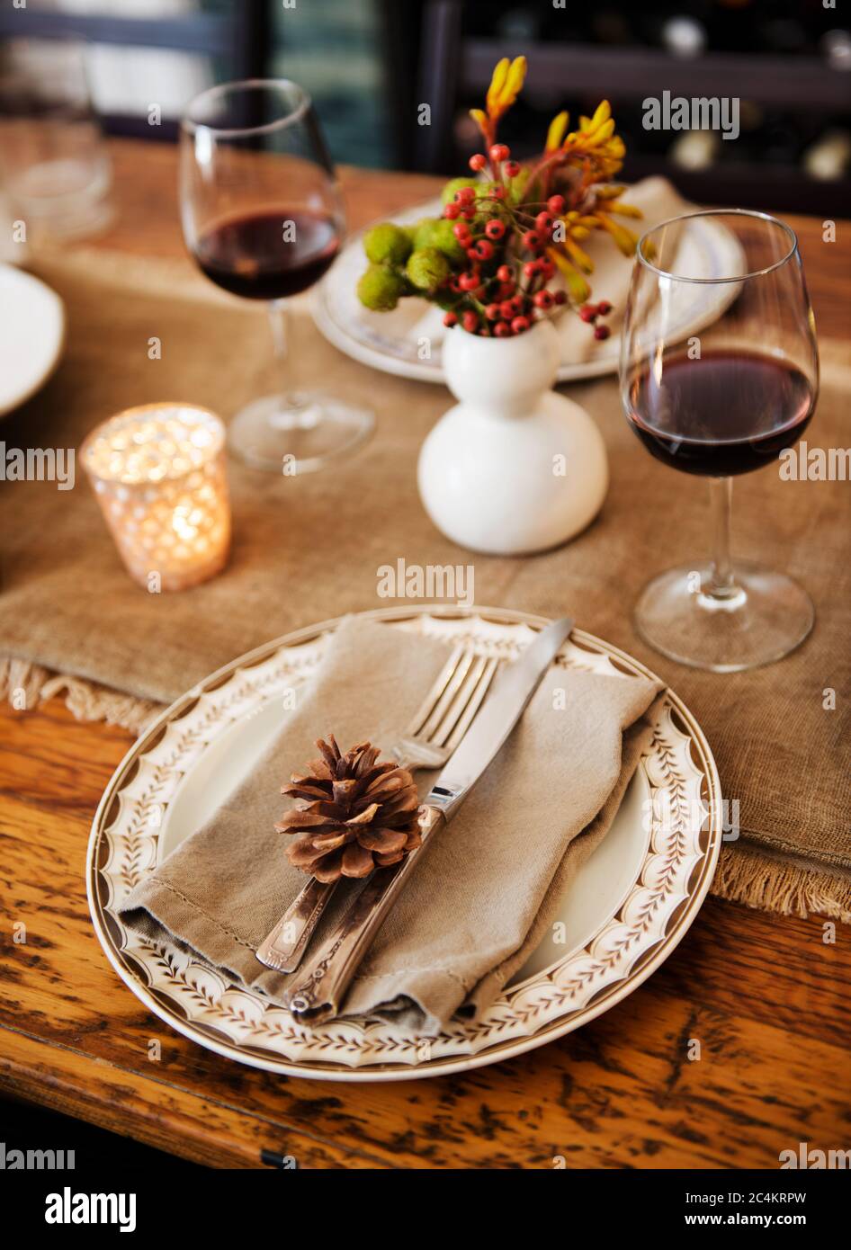 Dinner party table hi-res stock photography and images - Alamy