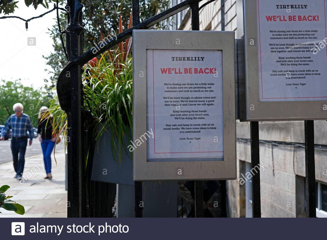 Hotel closed sign hi-res stock photography and images - Alamy