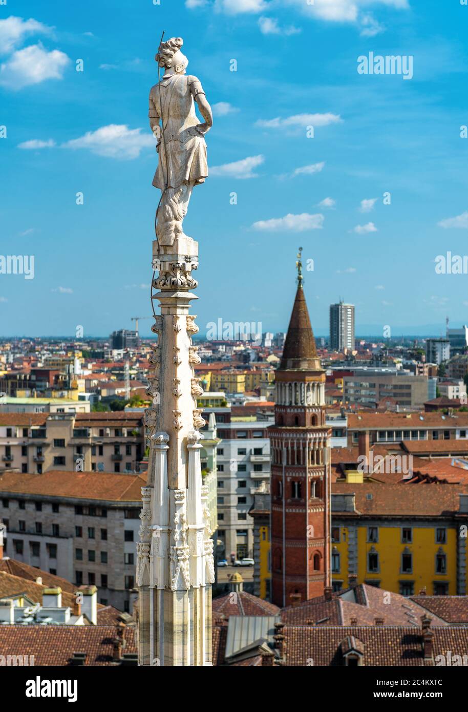 Milan duomo detail and skyline hi-res stock photography and images - Alamy