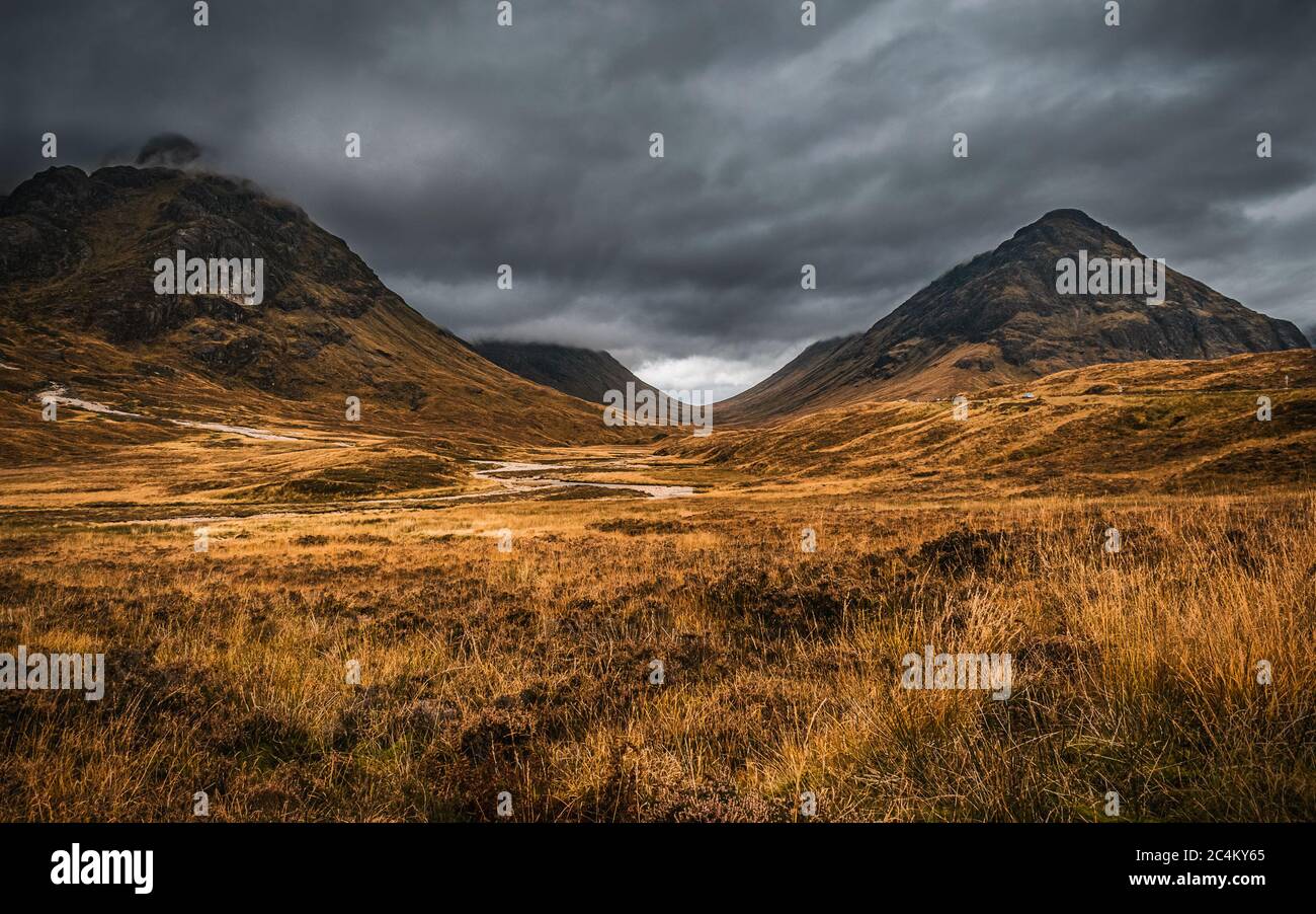 Three sisters glen coe autumn hi-res stock photography and images - Alamy